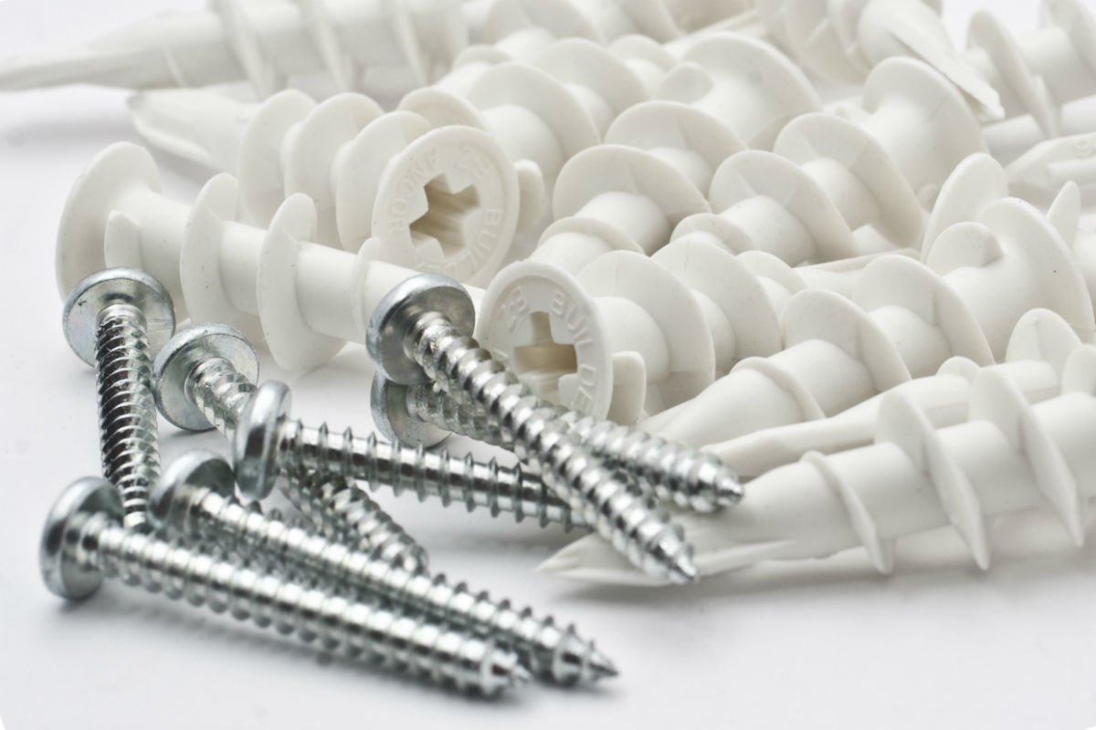 How to Use Drywall Anchors - Advice From Bob Vila