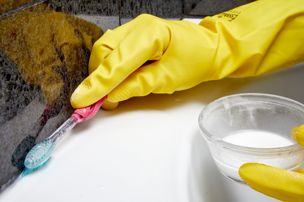 How to Clean a Bathtub