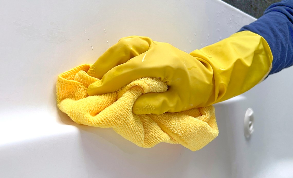 How to Clean a Bathtub