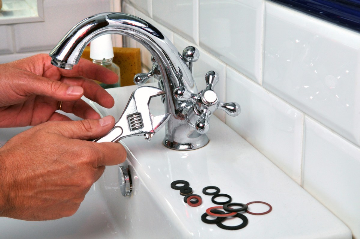 How to Fix a Leaky Faucet — Step-by-Step Guides for Both Washerless and Compression Faucets