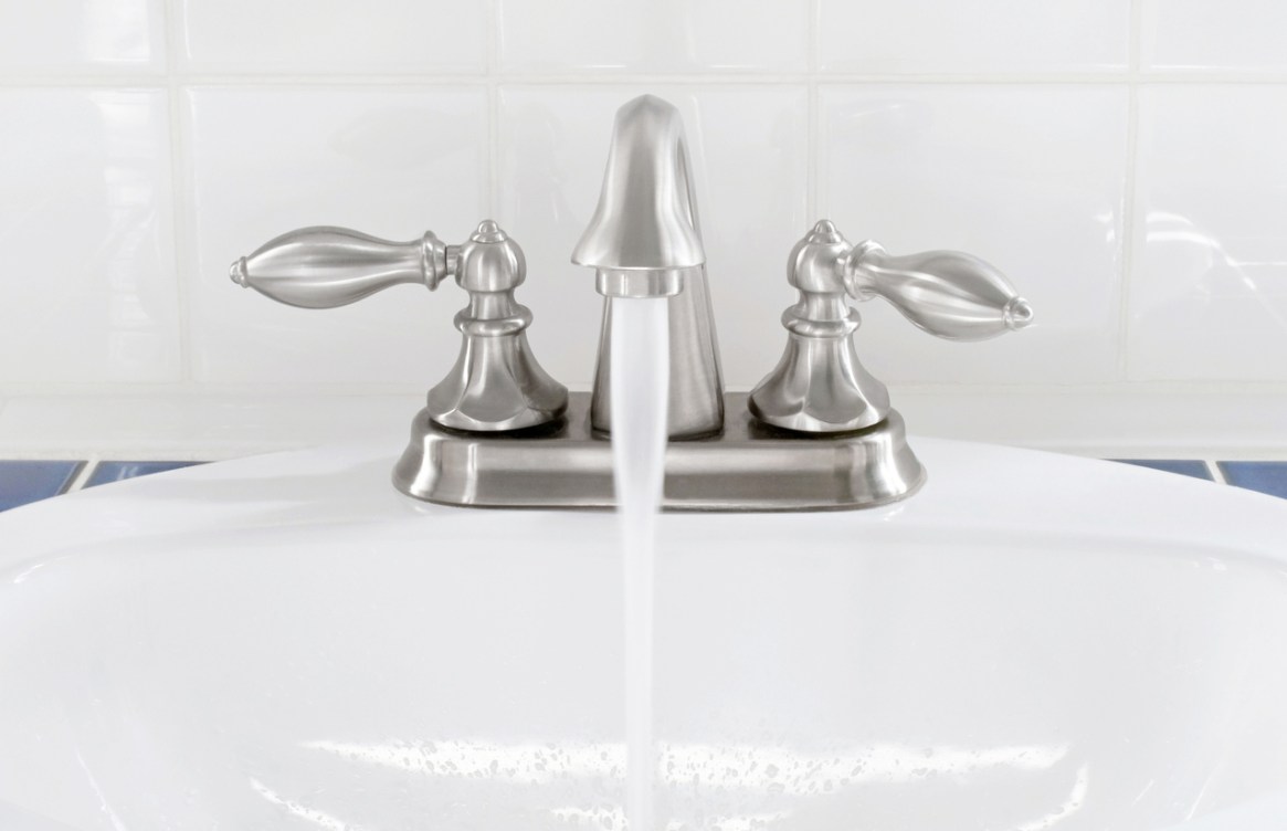 How to Fix a Leaky Faucet — Step-by-Step Guides for Both Washerless and ...