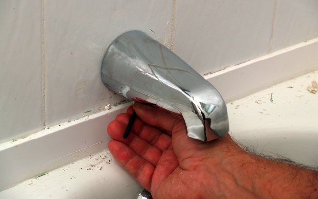 How to Replace a Tub Spout (Project Tutorial) - Bob Vila
