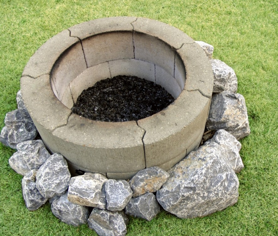 How to Build a Fire Pit on Your Property