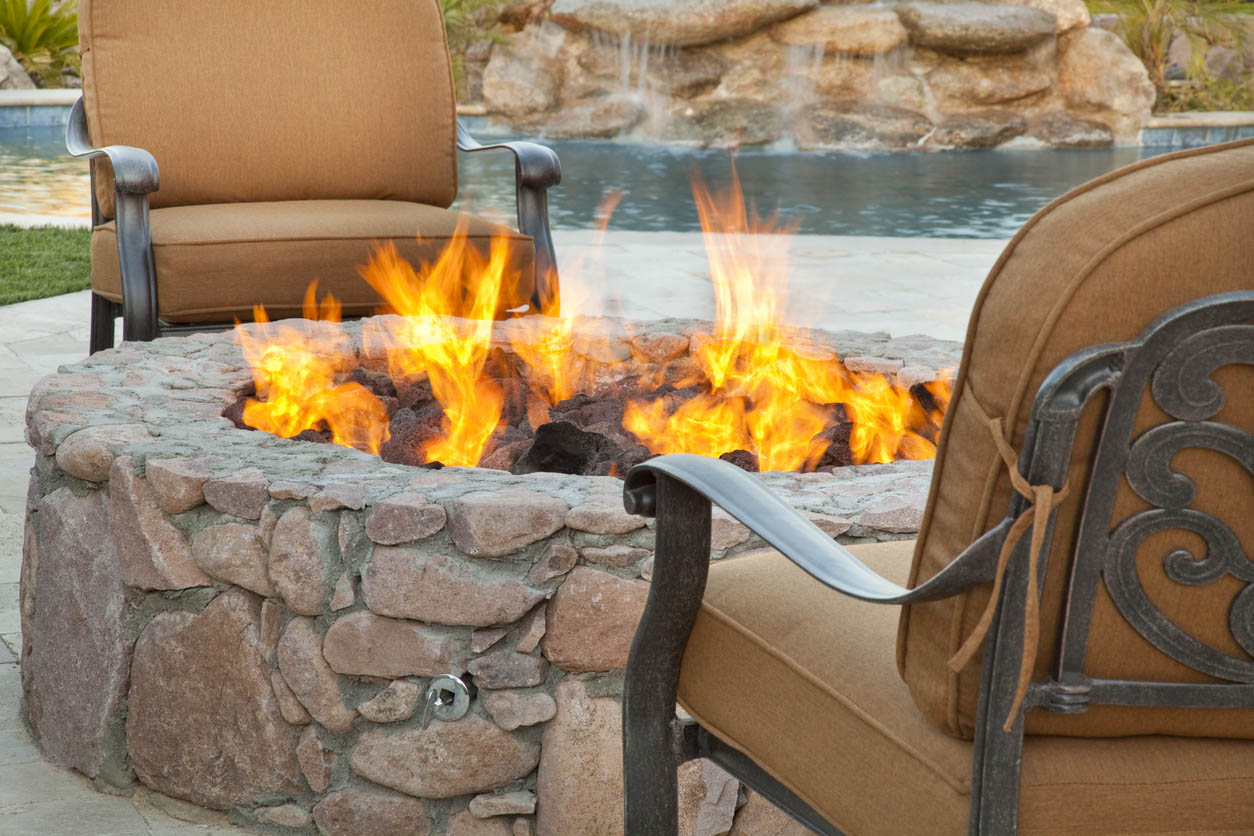 How to Build a Fire Pit That's Easy and Cheap