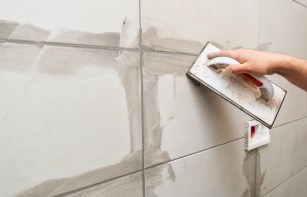 How to Remove Grout From Between Tiles