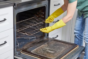 7 Easy and Effective Ways to Clean Oven Racks