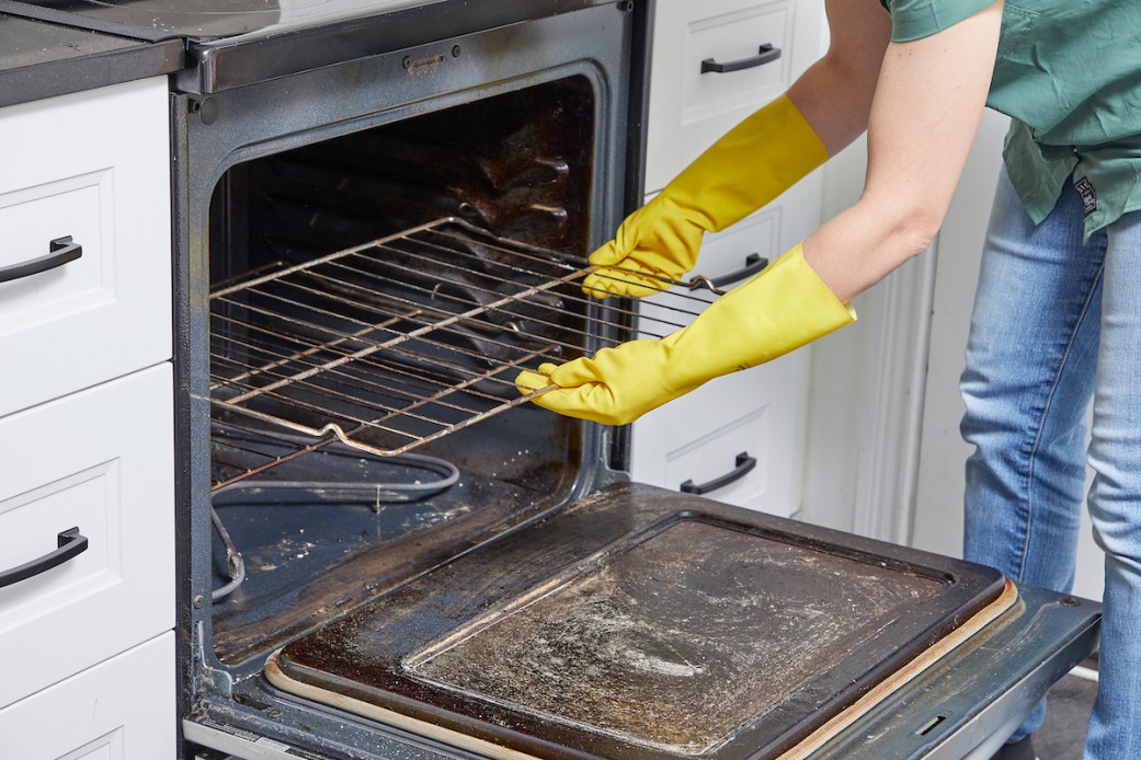 7 Easy and Effective Ways to Clean Oven Racks