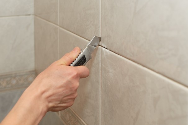 How to Remove Grout From Between Tiles