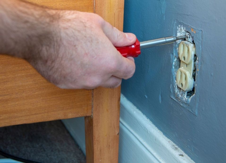 How to Wire an Outlet From Another Outlet (or Replace an Existing Outlet)