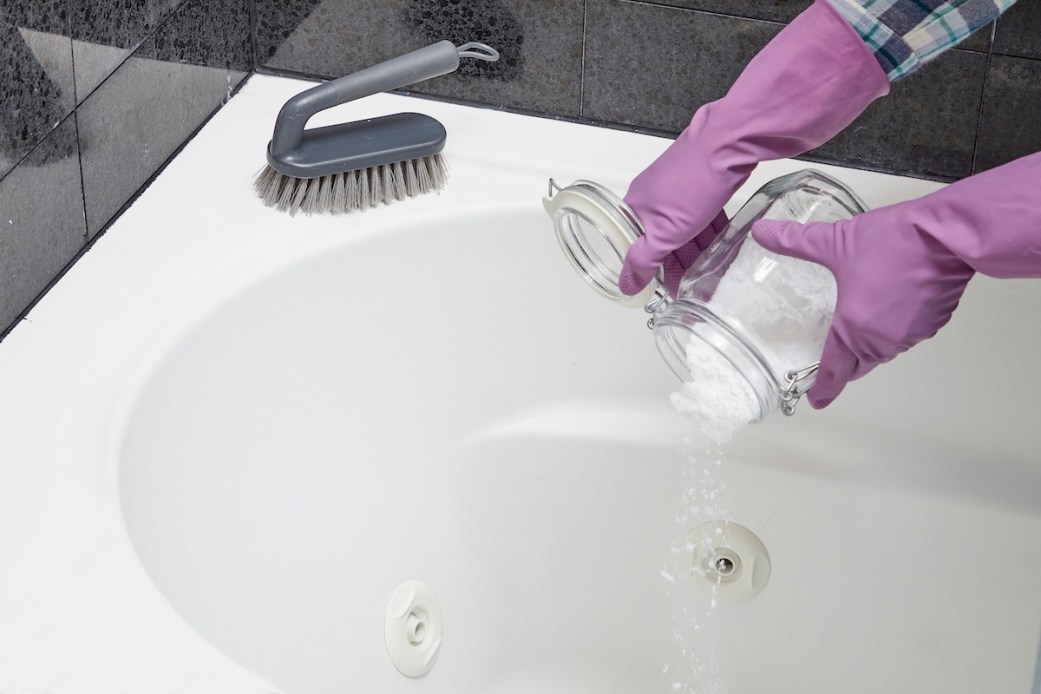 Homemade Shower Cleaner: 4 Cheap and Easy Recipes That Work