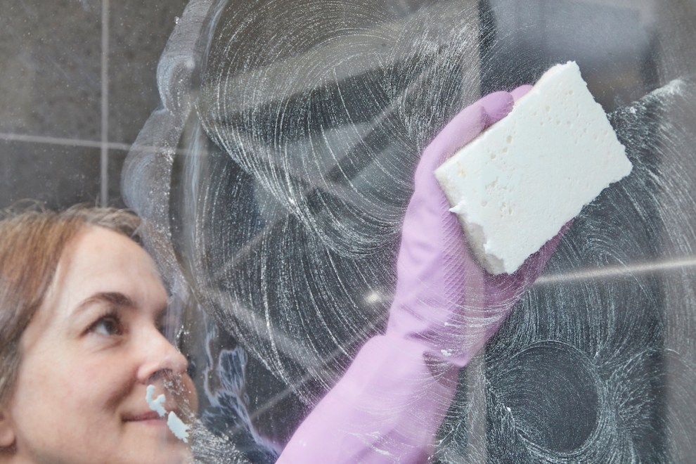 Homemade Shower Cleaner: 4 Cheap and Easy Recipes That Work