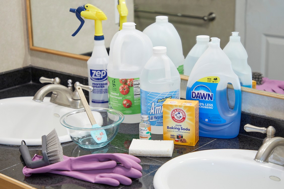 Homemade Shower Cleaner: 4 Cheap and Easy Recipes That Work