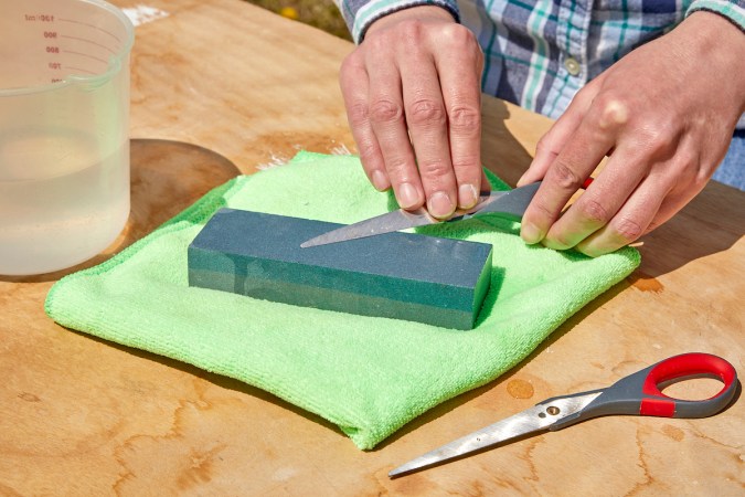 How to Sharpen Scissors With a Sharpening Stone