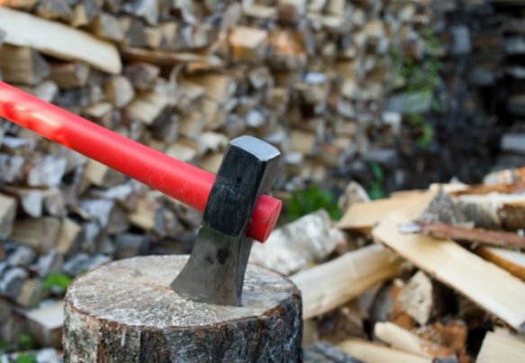 How to Split Wood for a Fire in 7 Steps (DIYer's Guide) - Bob Vila