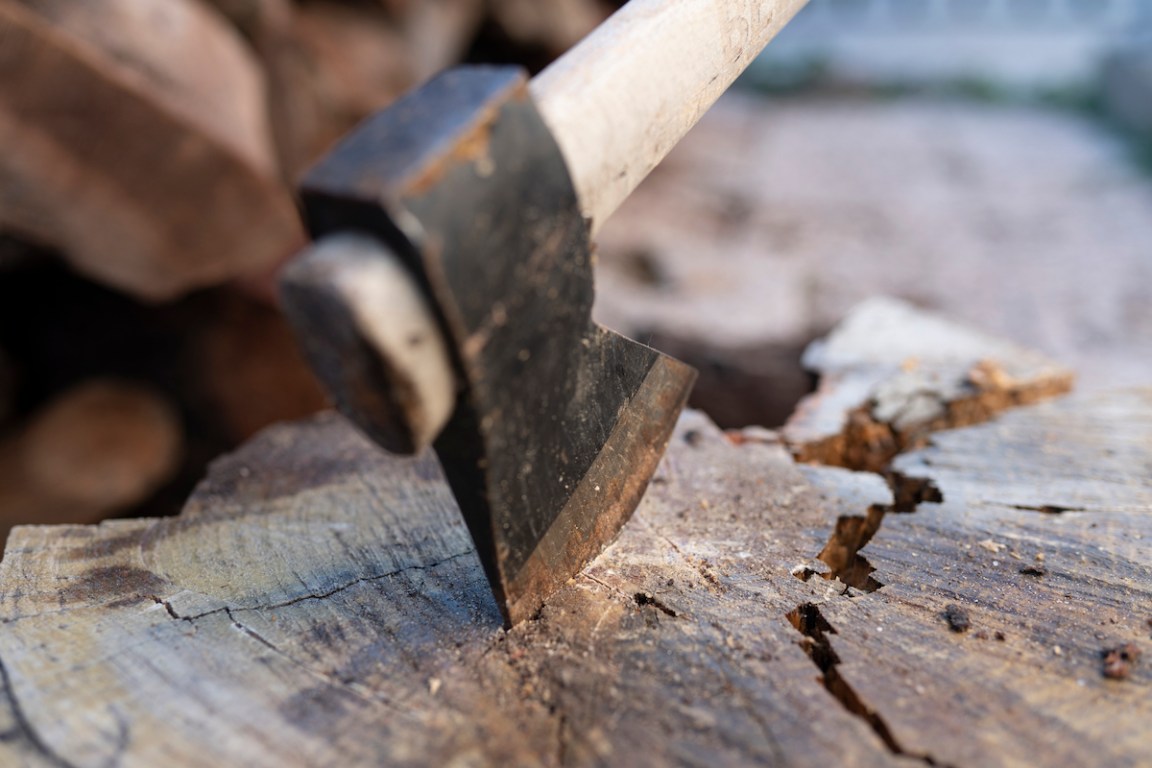 How to Split Wood for a Fire in 7 Steps