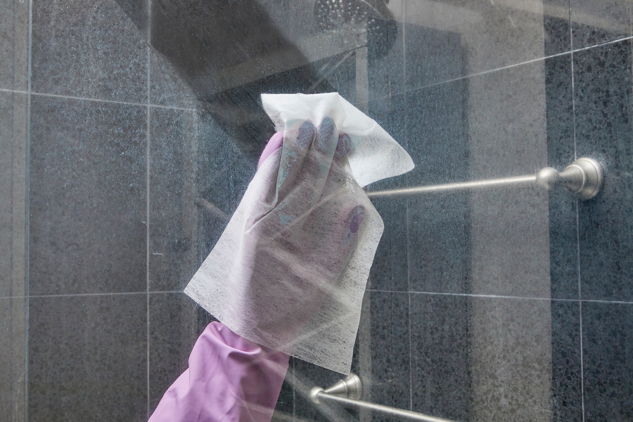 How to Remove Soap Scum From Tubs and Showers