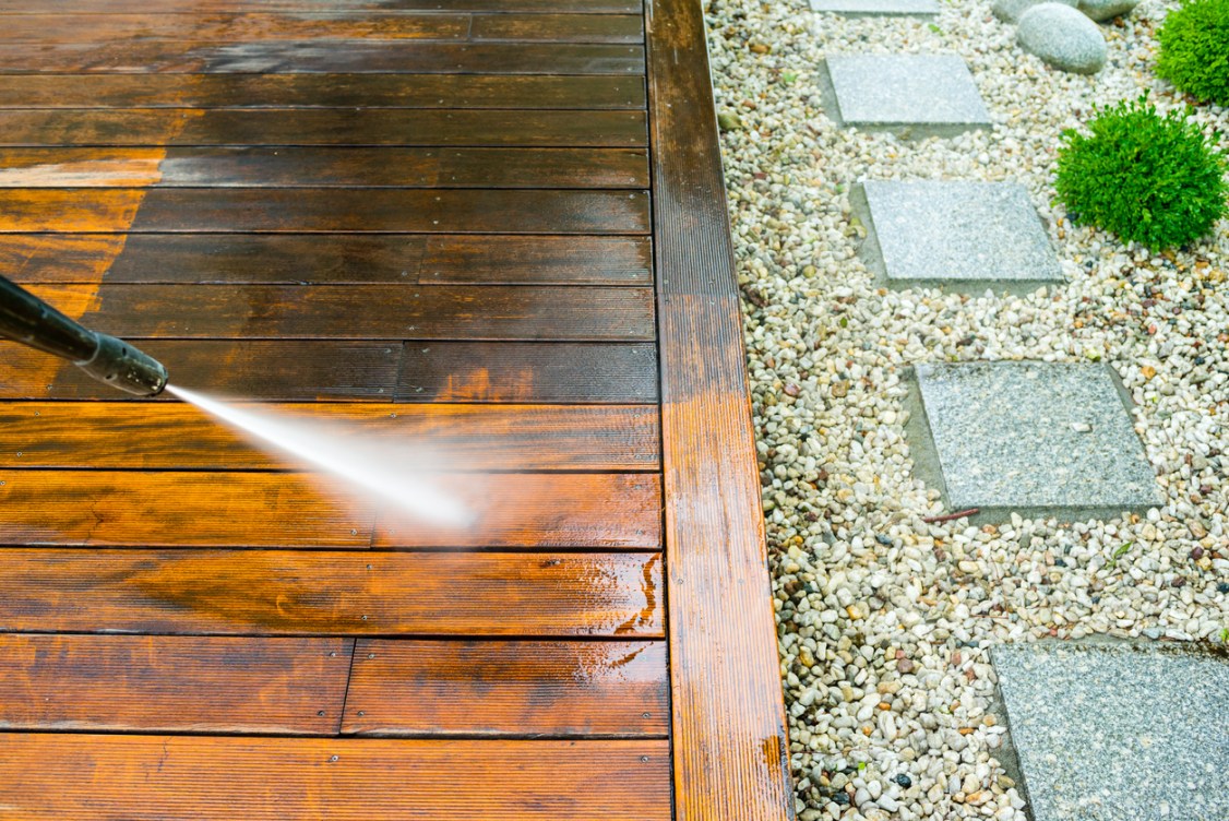 The Dos and Don'ts of Deck Maintenance - Bob Vila