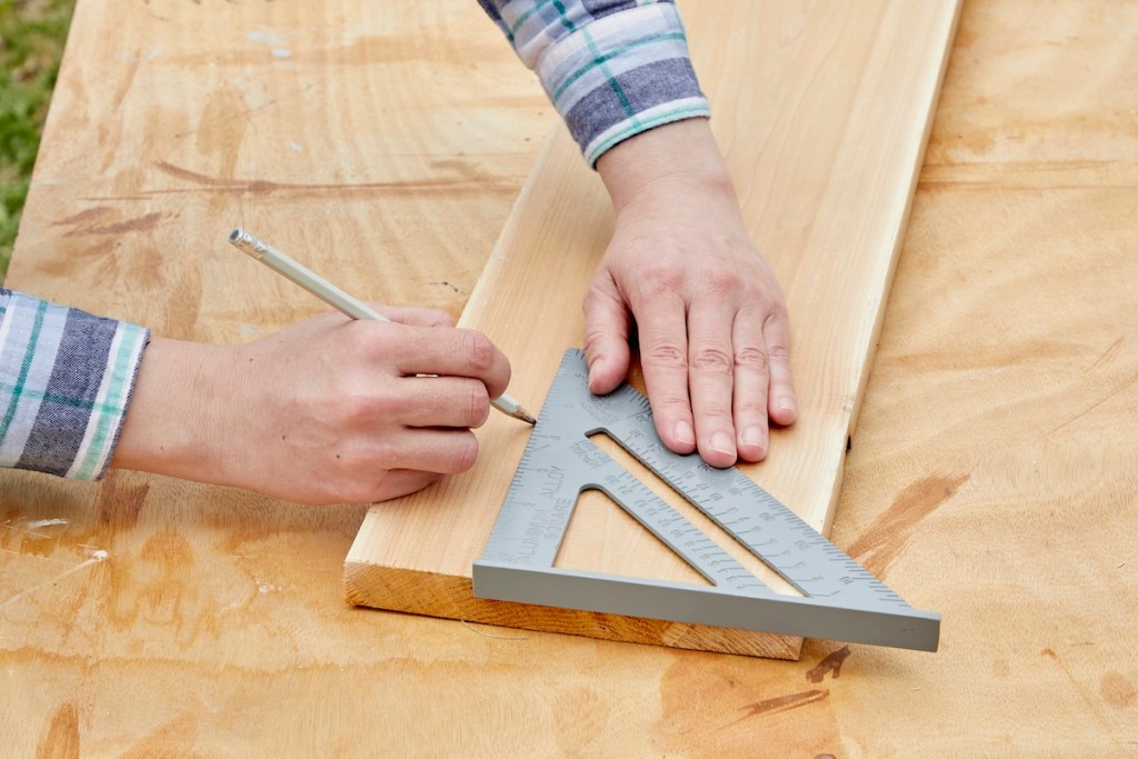 How to Use a Speed Square for DIY Projects