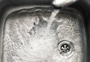 Unclogging a Sink - 10 Dos and Don'ts - Bob Vila