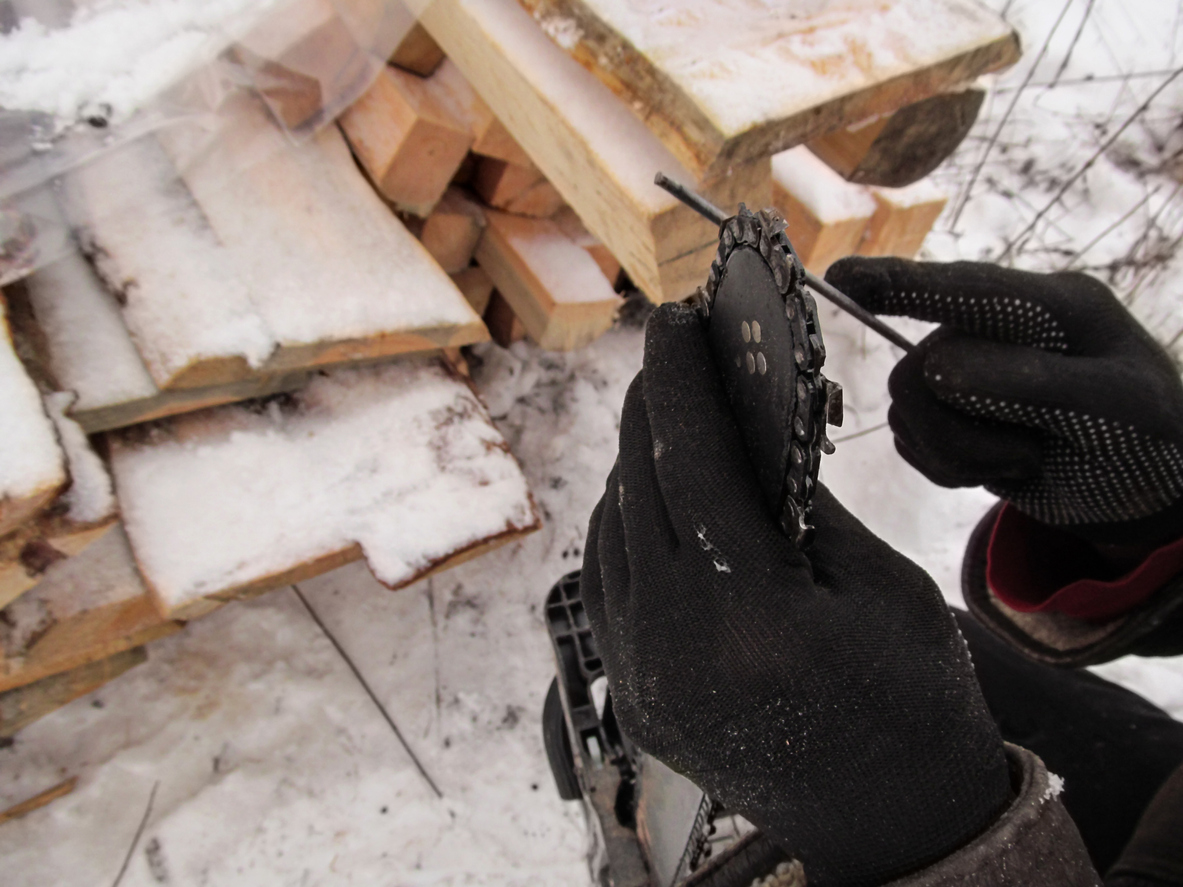 How to Sharpen a Chainsaw Safely in 7 Steps - Advice From Bob Vila
