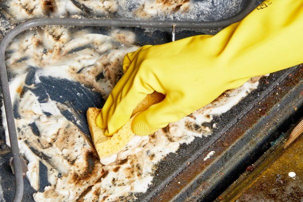 Easy DIY Homemade Oven Cleaner Recipe