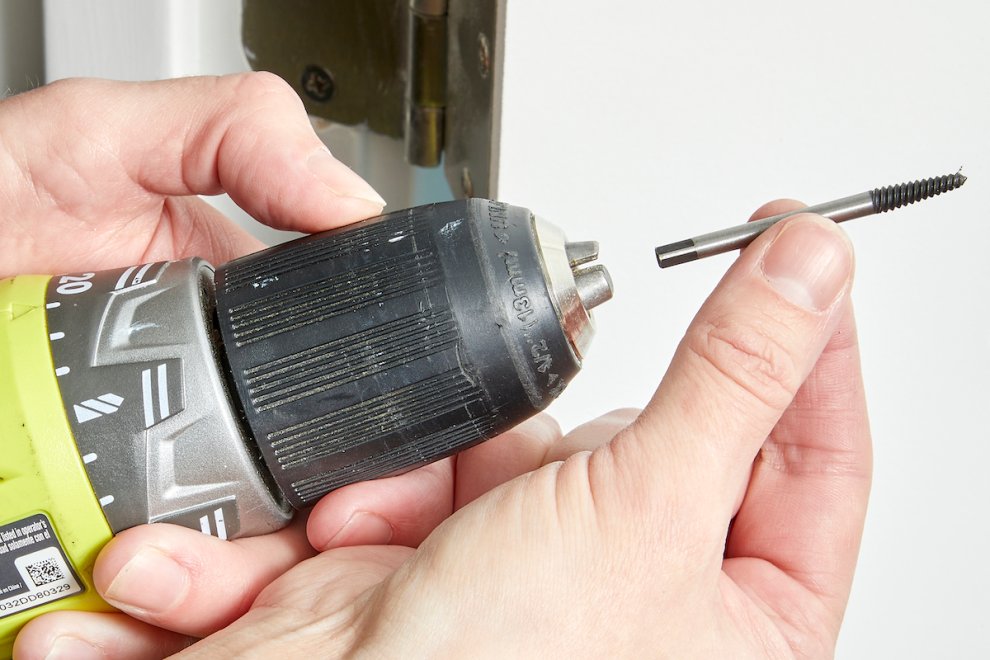 How to Use a Screw Extractor