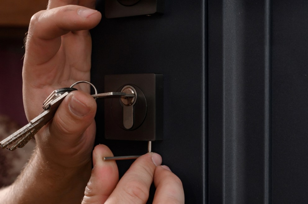 Key Stuck in Lock? 5 Fixes for a Key That Won't Budge (or Breaks Inside ...