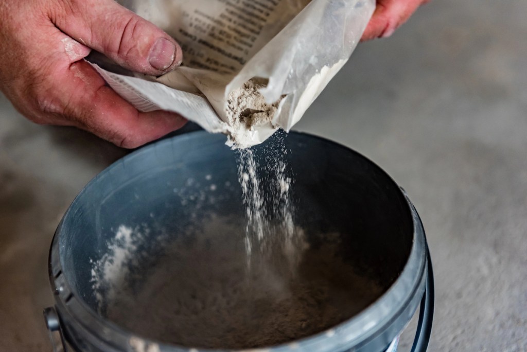 How to Mix Grout the Right Way