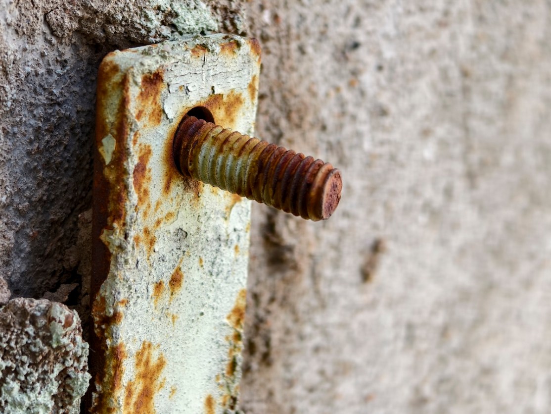 How to Remove Rusted Screws