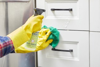 How to Remove Grease from Kitchen Cabinets
