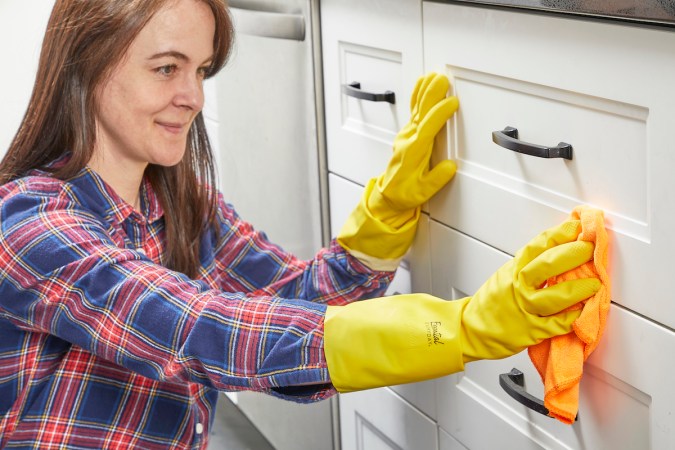 How to Remove Grease from Kitchen Cabinets