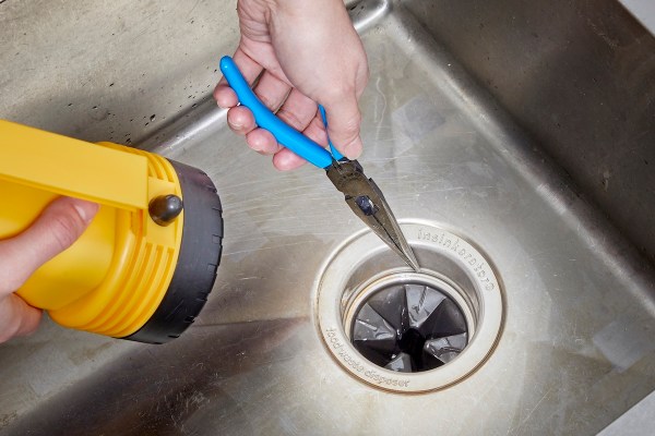 8 Ways to De-Stink Your Kitchen Sink