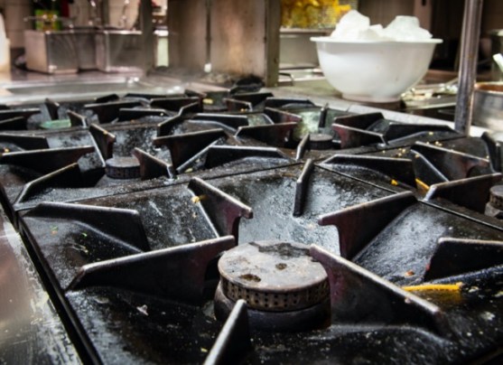 How to Clean Stove Drip Pans