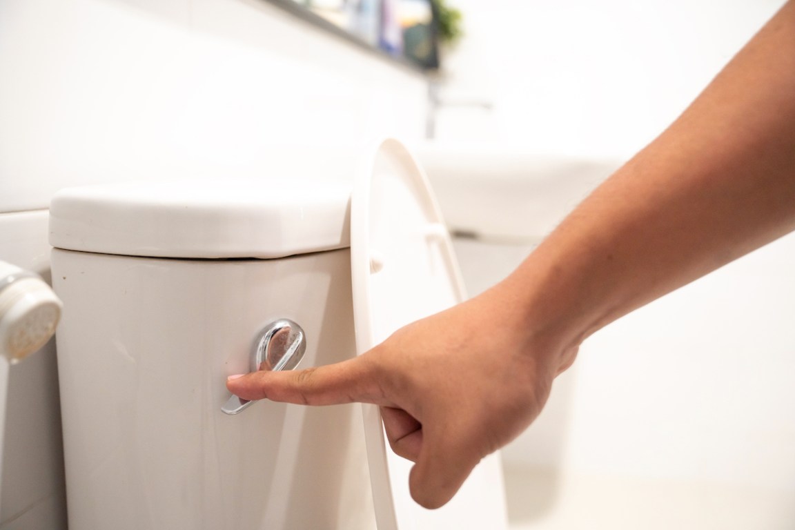 How to Drain a Toilet Without Making a Mess in the Bathroom