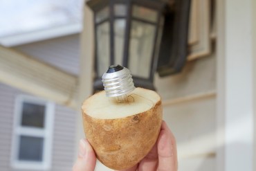 How to Remove a Broken Light Bulb
