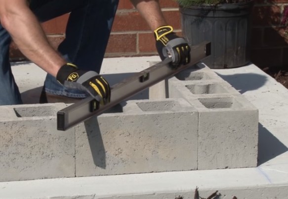 Building an Outdoor Bar the Easiest Way Possible - Bob Vila