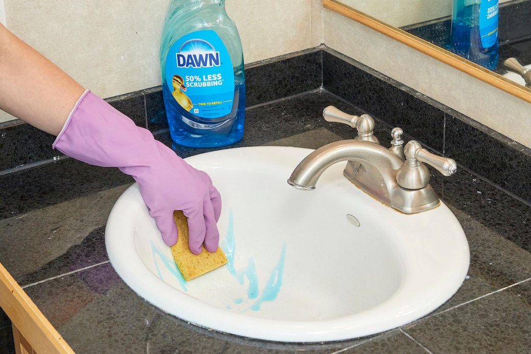 How to Clean a Porcelain Sink in the Kitchen or Bathroom