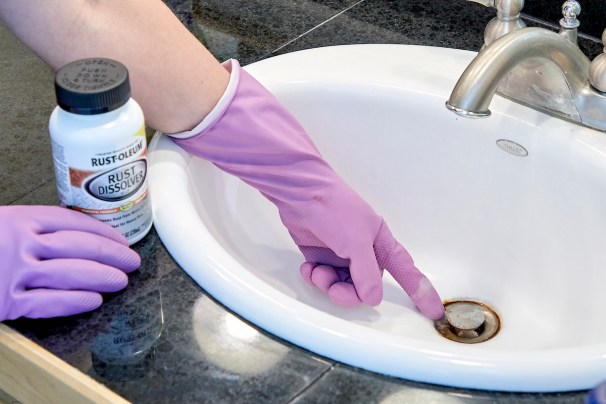 How to Clean a Porcelain Sink in the Kitchen or Bathroom