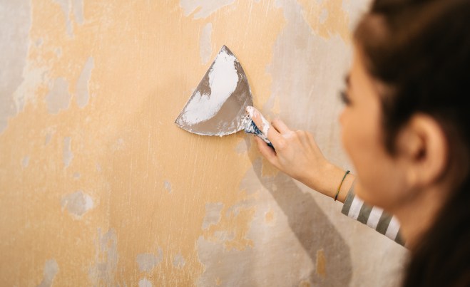 How to Remove Texture From Walls: Scraping vs. Coating