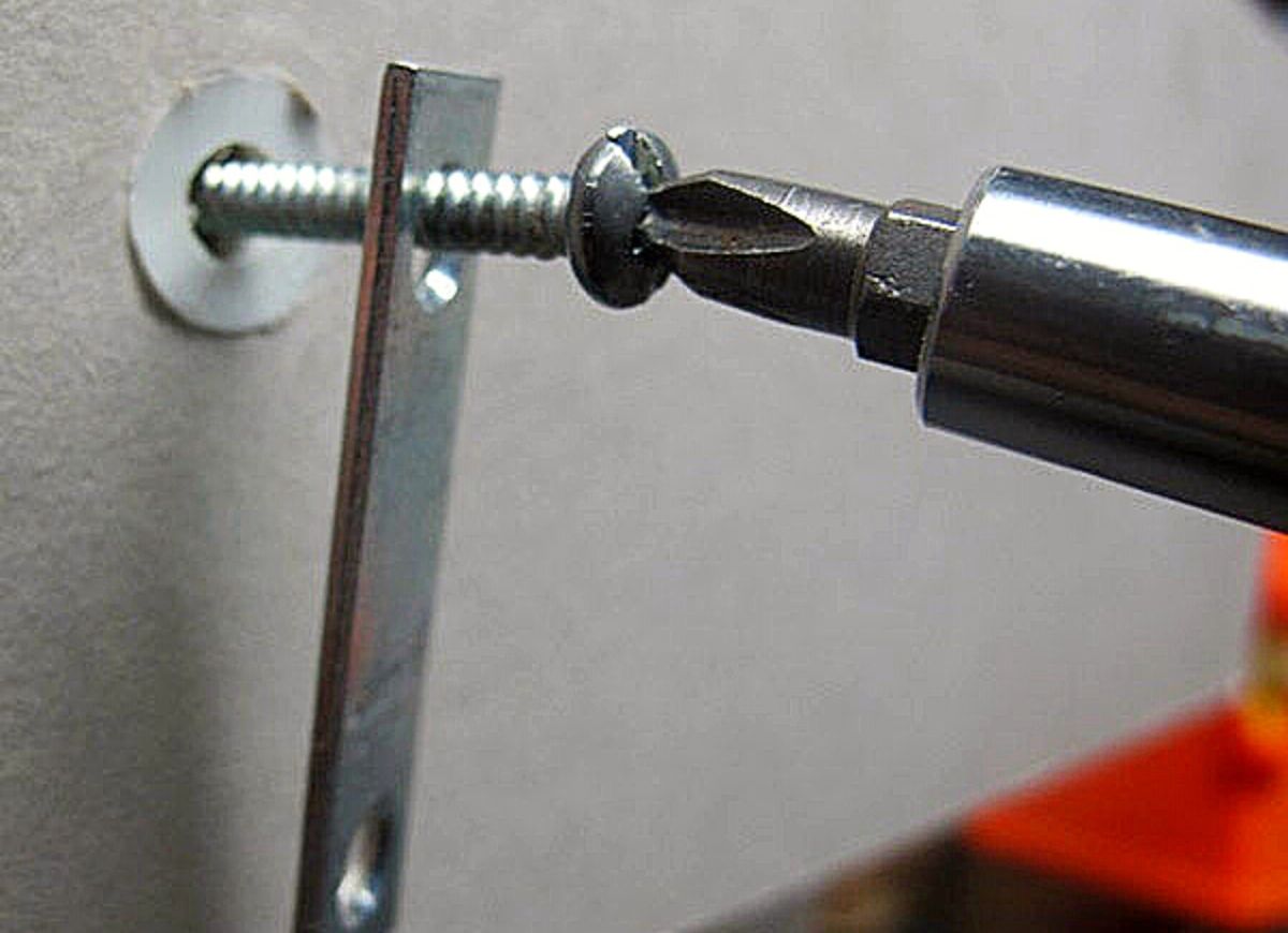 How to Use Drywall Anchors - Advice From Bob Vila
