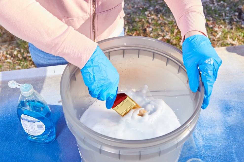 How to Clean Paint Brushes the Right Way