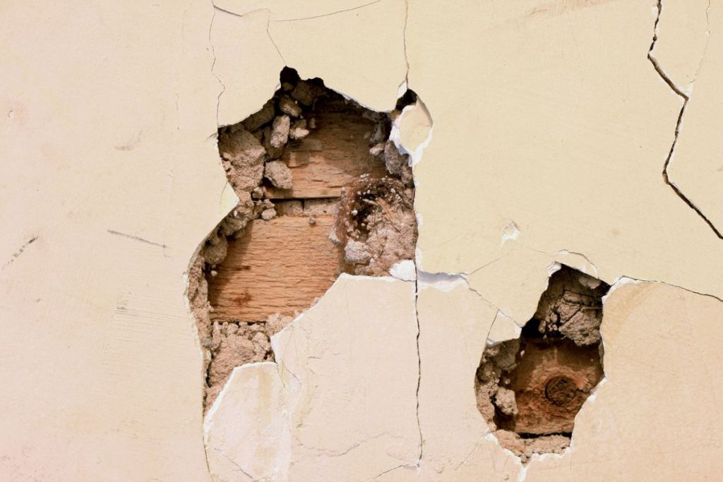 Lath and Plaster Walls: Pros and Cons - Advice From Bob Vila