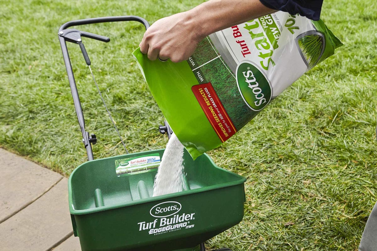 The Best Lawn Fertilizers for Greener Grass (2024 Guide)
