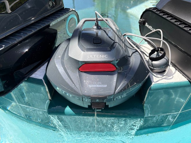 The Best Robotic Pool Cleaners - Tested by Bob Vila