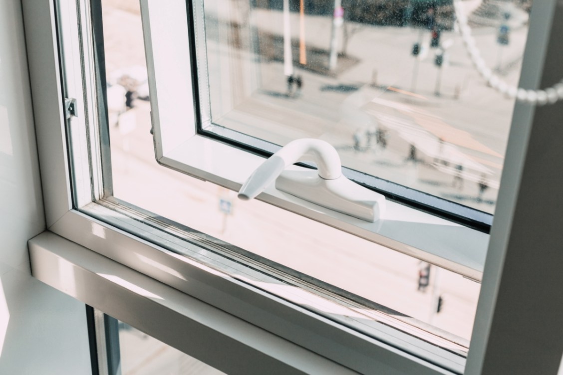Single Hung vs. Double Hung Windows: Pros and Cons