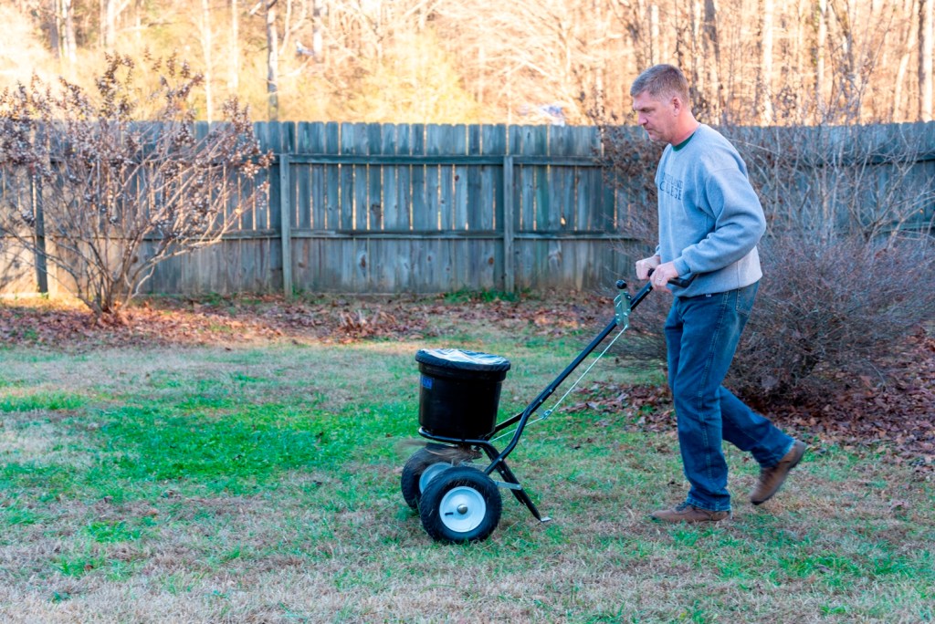 The Best Fertilizer Spreaders for Lawns (Tested & Reviewed)