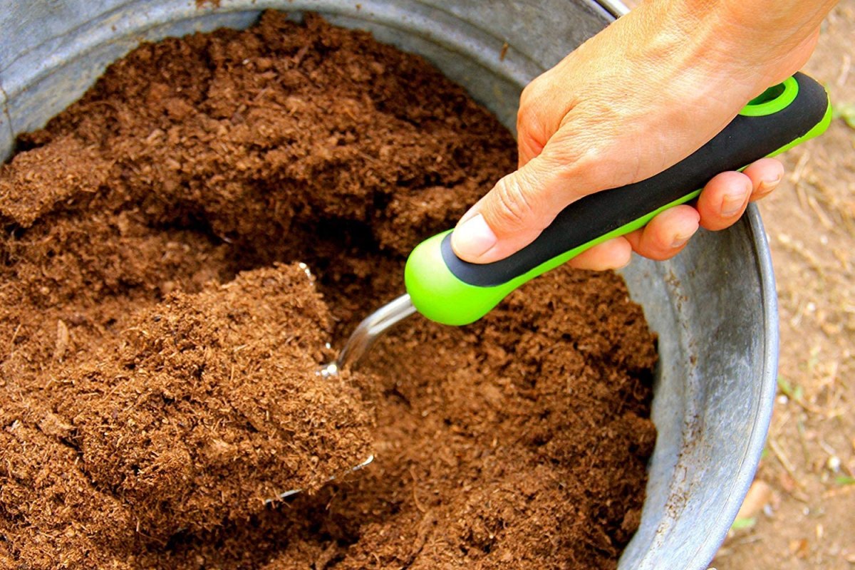 The Best Garden Trowels — Picks from Bob Vila