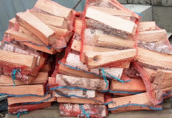 The Best (and Worst) Types of Wood for Burning in the Fireplace - Bob Vila