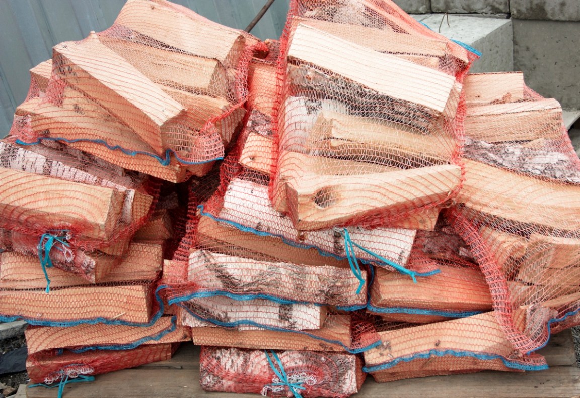 The Best (and Worst) Types of Wood for Burning in the Fireplace - Bob Vila