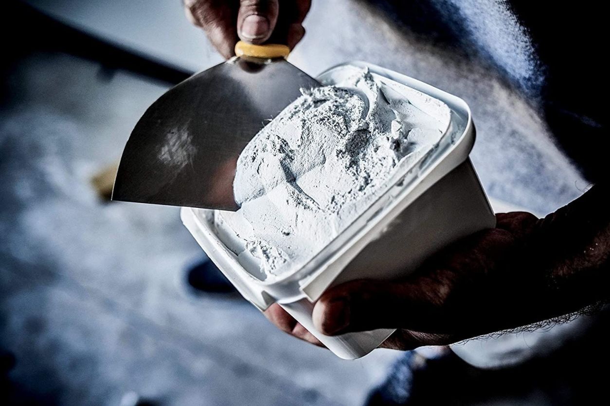 The Best Spackle Options for DIY and Experienced Homeowners